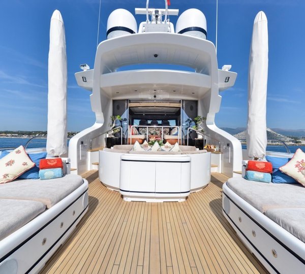 SERENADA Yacht Charter Details, Mangusta (Overmarine) | CHARTERWORLD ...
